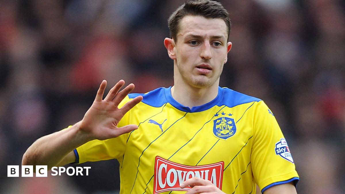 Murray Wallace: Huddersfield Town defender joins Scunthorpe - BBC Sport