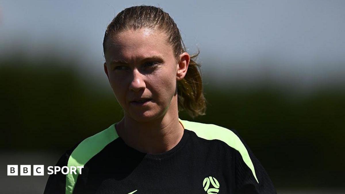 Clare Hunt: Tottenham defender set for knee surgery after injury at ...