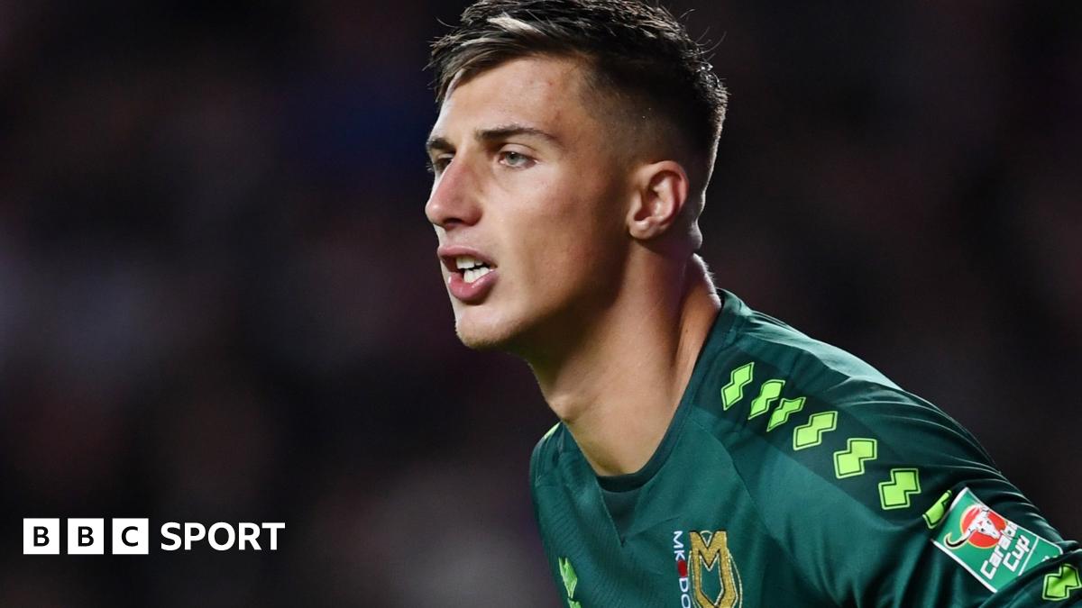 Stuart Moore: Blackpool sign goalkeeper until end of season - BBC Sport