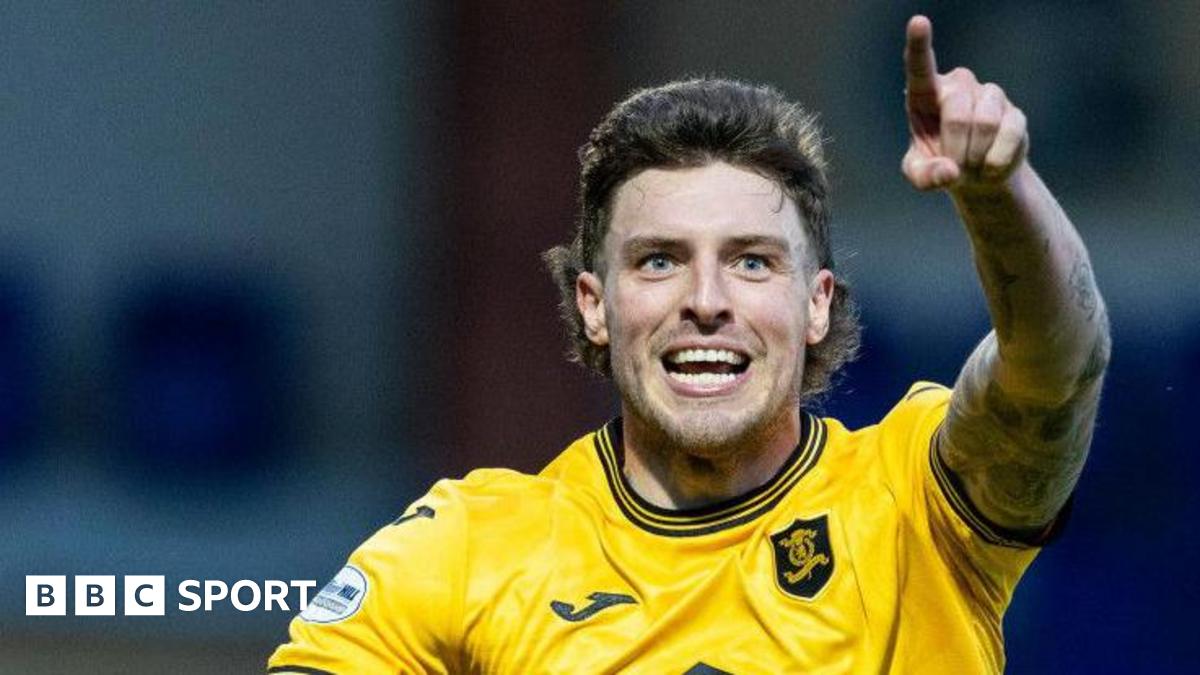 Striker Robbie Muirhead signs two-year extension at Livingston - BBC Sport