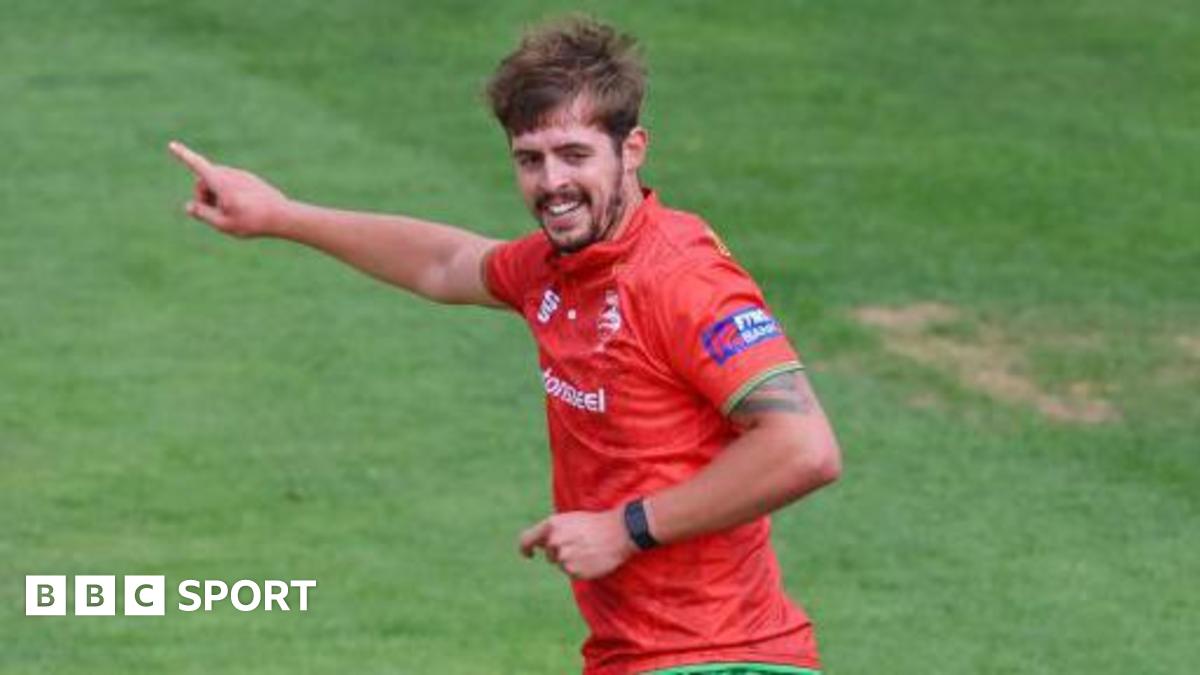 Roman Walker: Former county cricketer takes up darts - BBC Sport