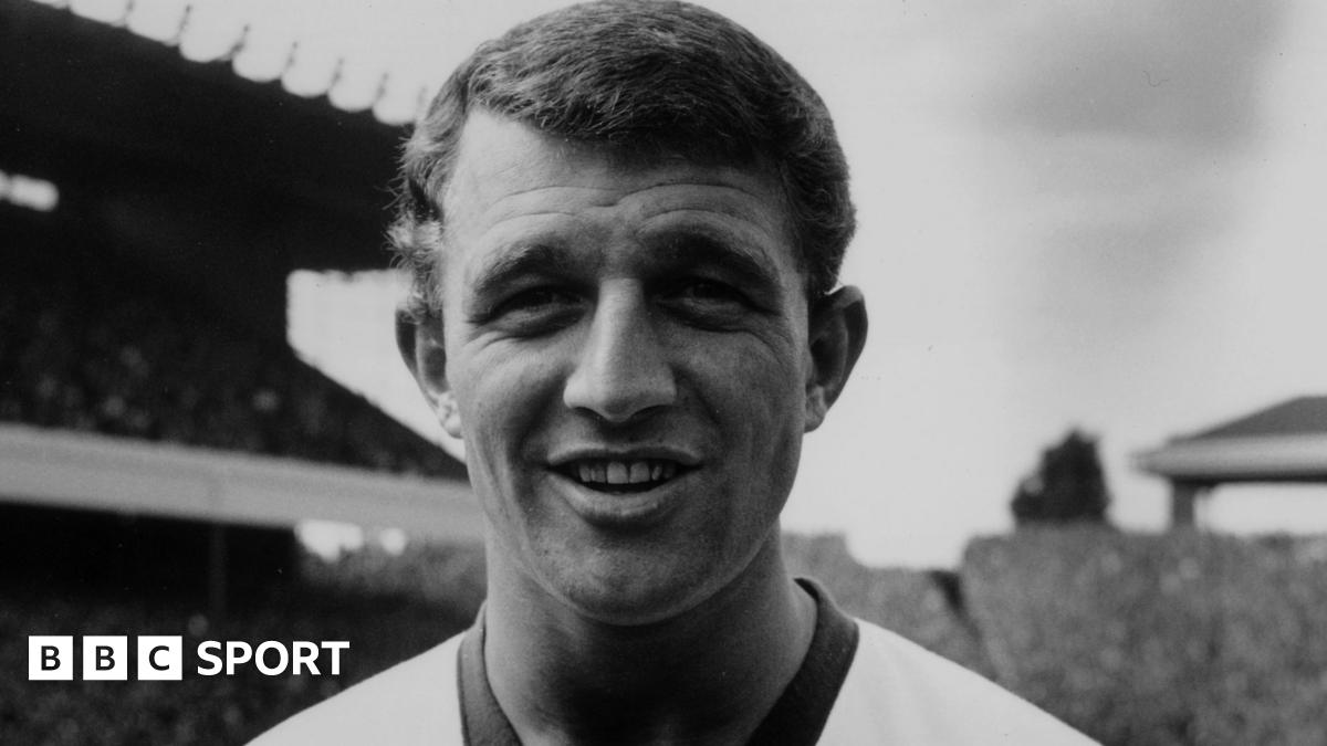 David Herd: Ex-Manchester United and Arsenal striker dies, aged 82 ...