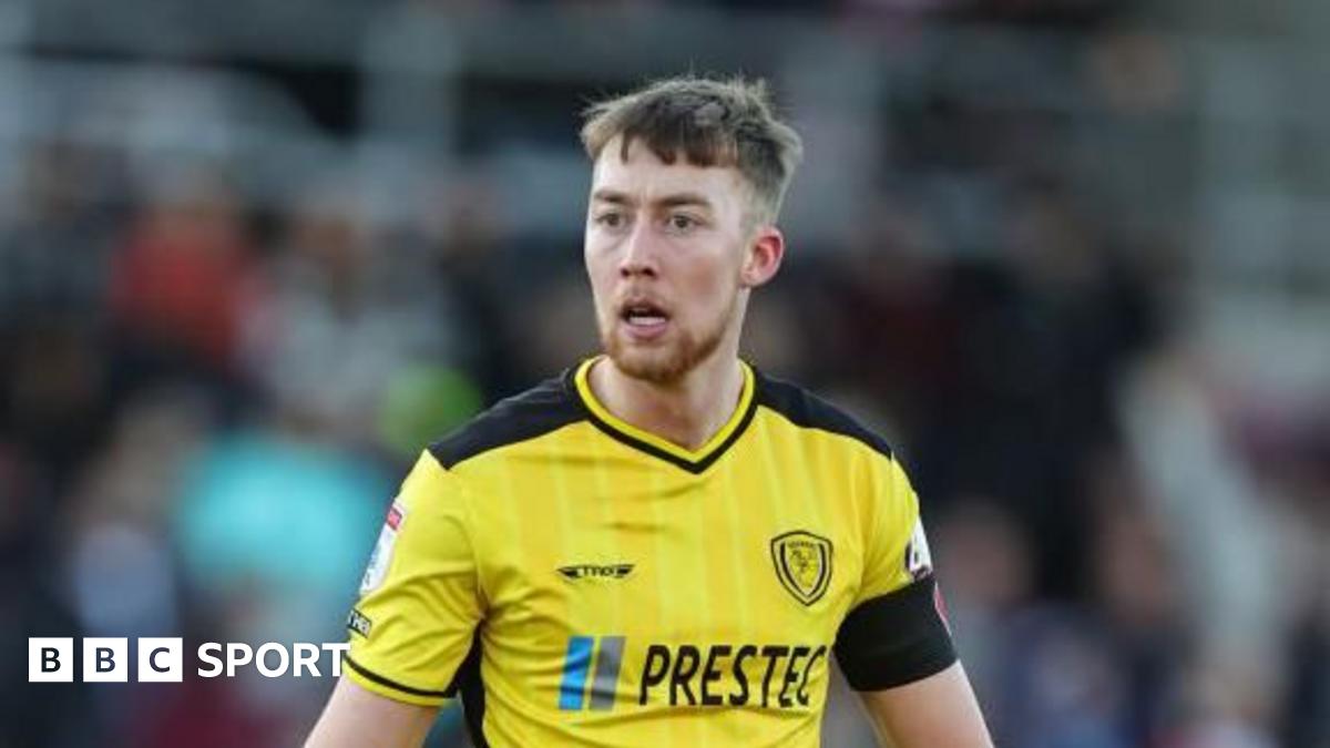 Jasper Moon: Harrogate Town sign Burton Albion defender on loan - BBC Sport