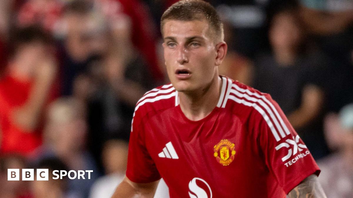 Rhys Bennett: Manchester United defender joins Fleetwood on loan - BBC ...