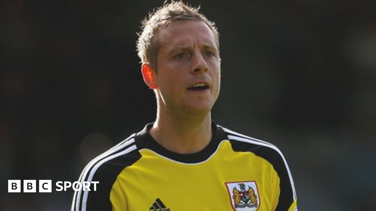 Elliot Parish: Tony Humes has faith in Colchester goalkeeper - BBC Sport
