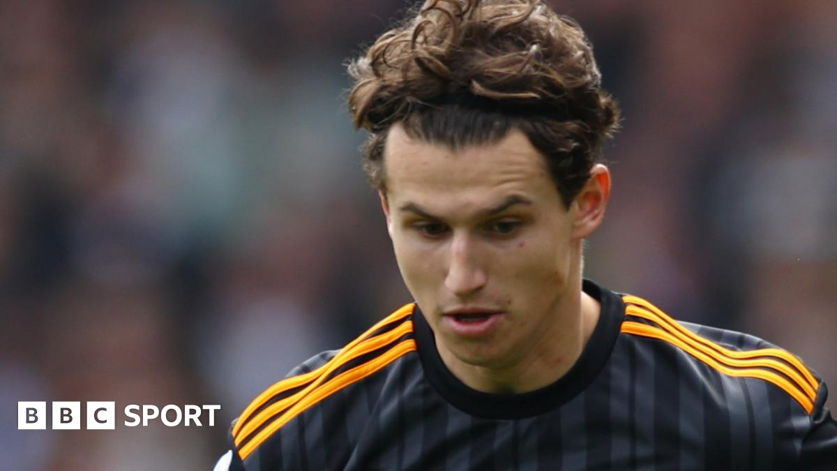 Brenden Aaronson: Leeds United loan midfielder to Union Berlin - BBC Sport