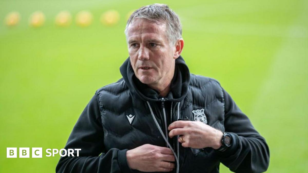 Wrexham: Phil Parkinson nominated for League One manager of the month ...