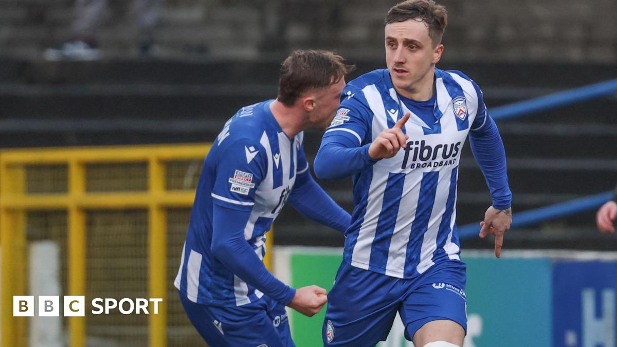 Irish Premiership - Coleraine, Glentoran, Carrick & Bangor lead - BBC Sport