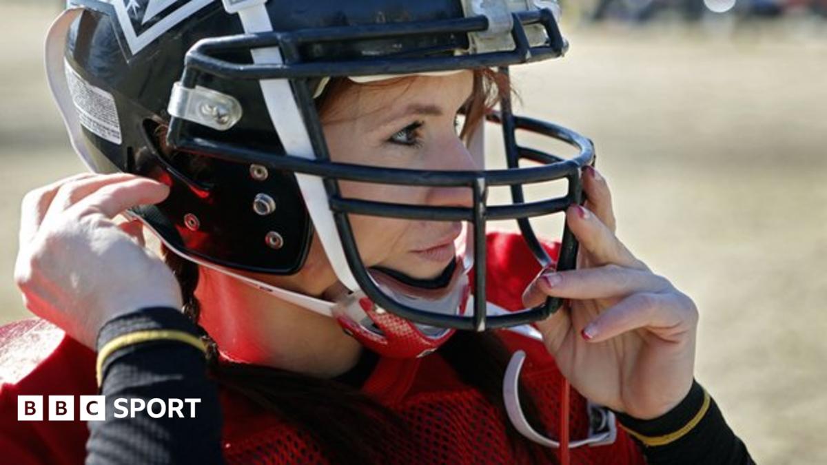 Jen Welter: Arizona Cardinals appoint NFL's first female coach - BBC Sport