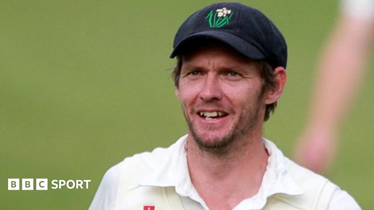 Glamorgan: Michael Hogan and Kieran Bull sign new contracts - BBC Sport