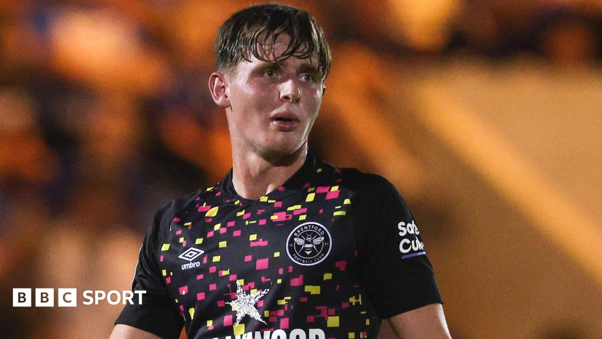 Fin Stevens: Oxford United sign Brentford defender on loan - BBC Sport
