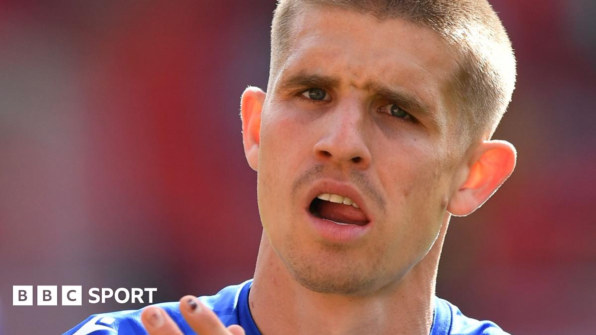Liam Fraser strikes a late winner to give Reading a second vctory of ...