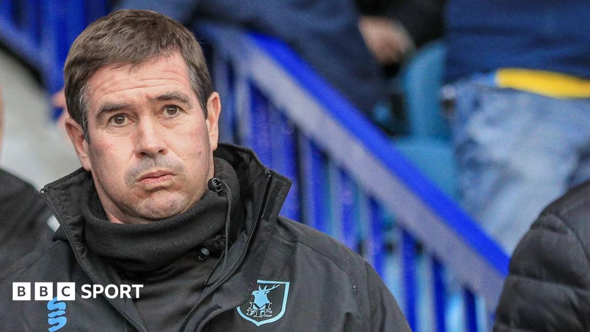 Nigel Clough: Everton Under-21 defeat in EFL Trophy leaves Mansfield ...