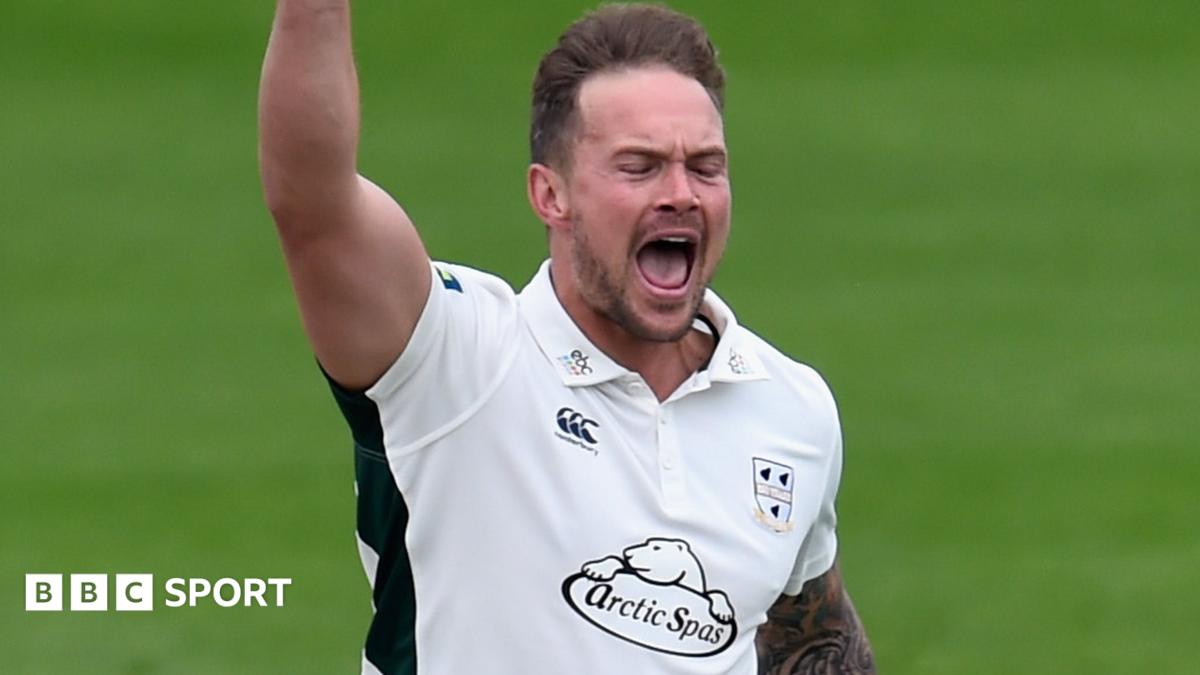 Gareth Andrew: Former Worcestershire seamer joins Hampshire - BBC Sport