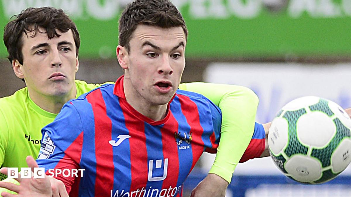 Mark Kelly: Premiership newcomers Carrick Rangers sign striker from ...