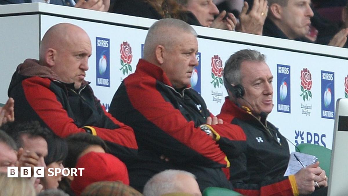 Six Nations 2016: Wales team and coaches as one - Rob Howley - BBC Sport