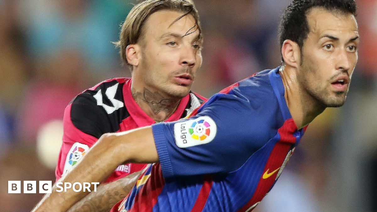 Sergio Busquets: Barcelona midfielder signs five-year deal - BBC Sport