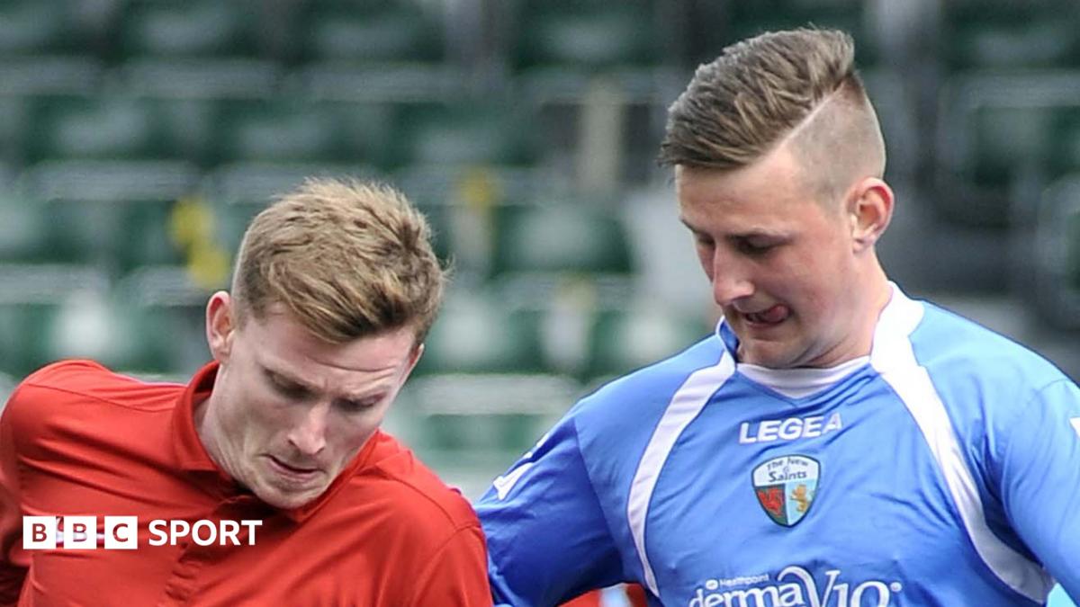 Scott Quigley: Blackpool sign forward from The New Saints - BBC Sport