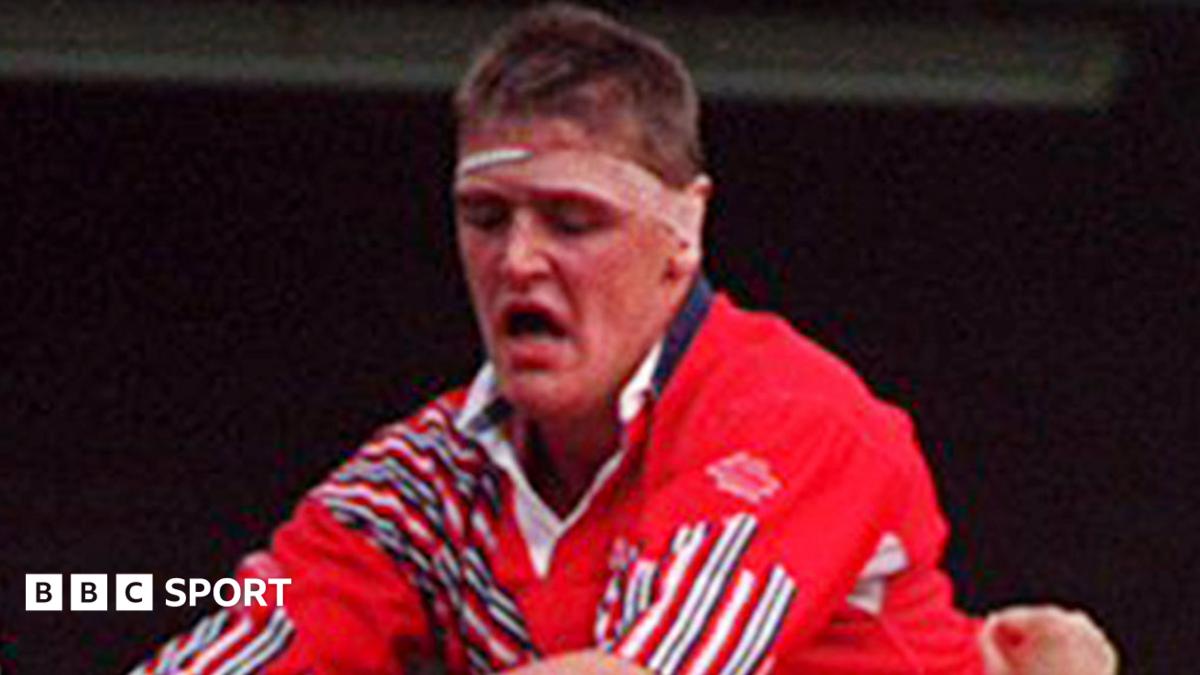 Paul Jones: Former Wales B and Llanelli lock dies aged 49 - BBC Sport