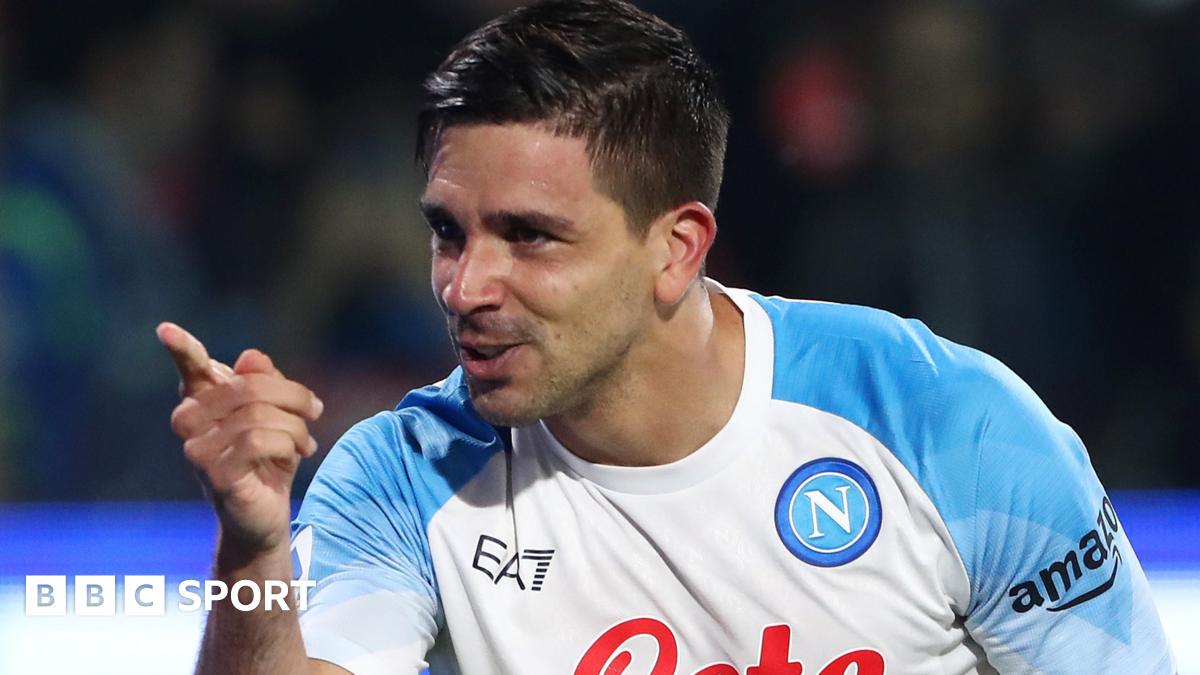 Cremonese 1-4 Napoli: Visitors return to top of Serie A - BBC Sport
