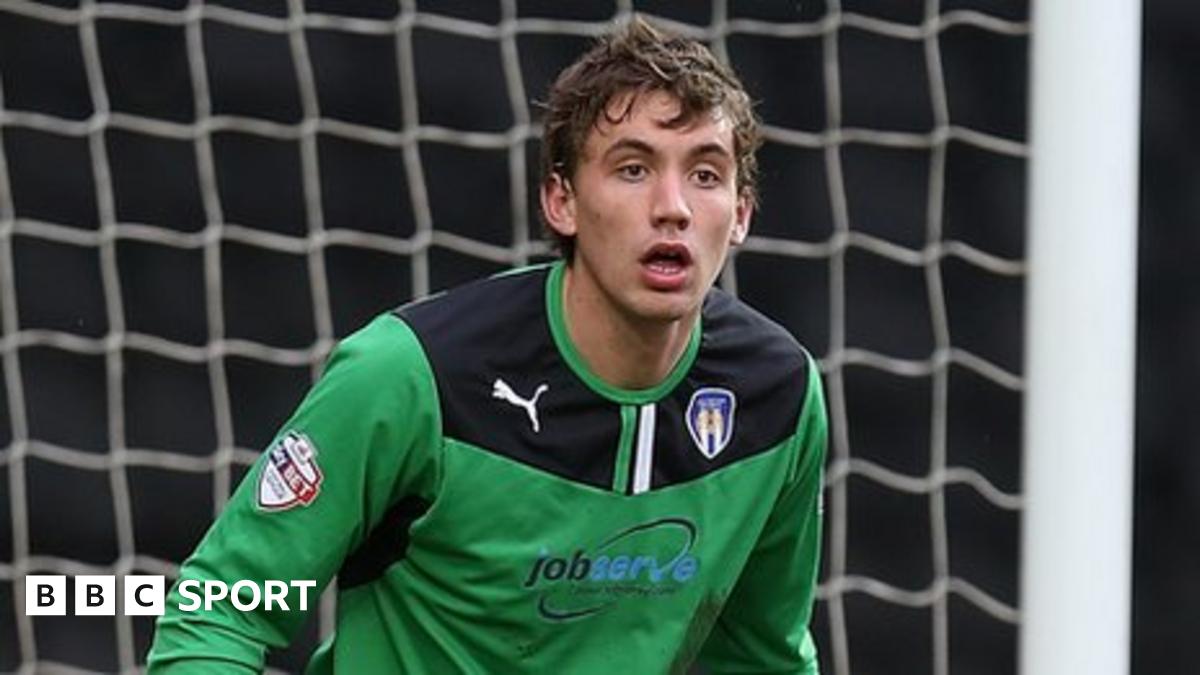 Colchester United: Goalkeeper Sam Walker signs new deal - BBC Sport