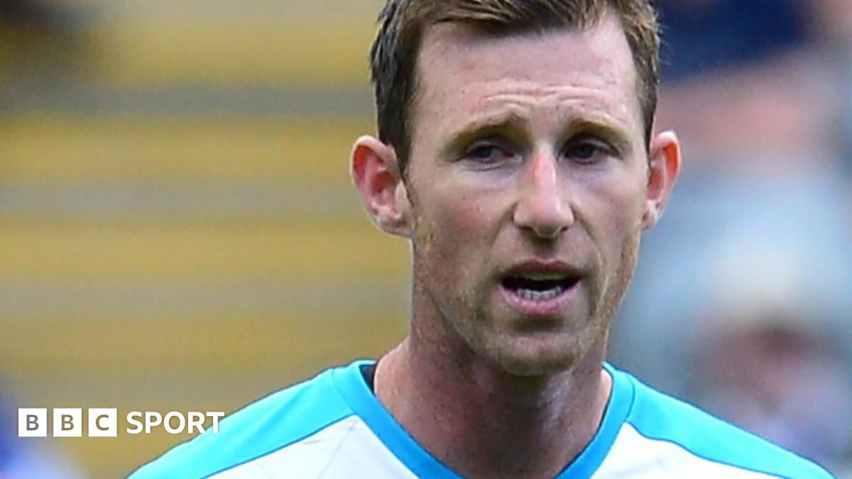 Mike Williamson: Oxford United sign defender on one-year contract - BBC ...