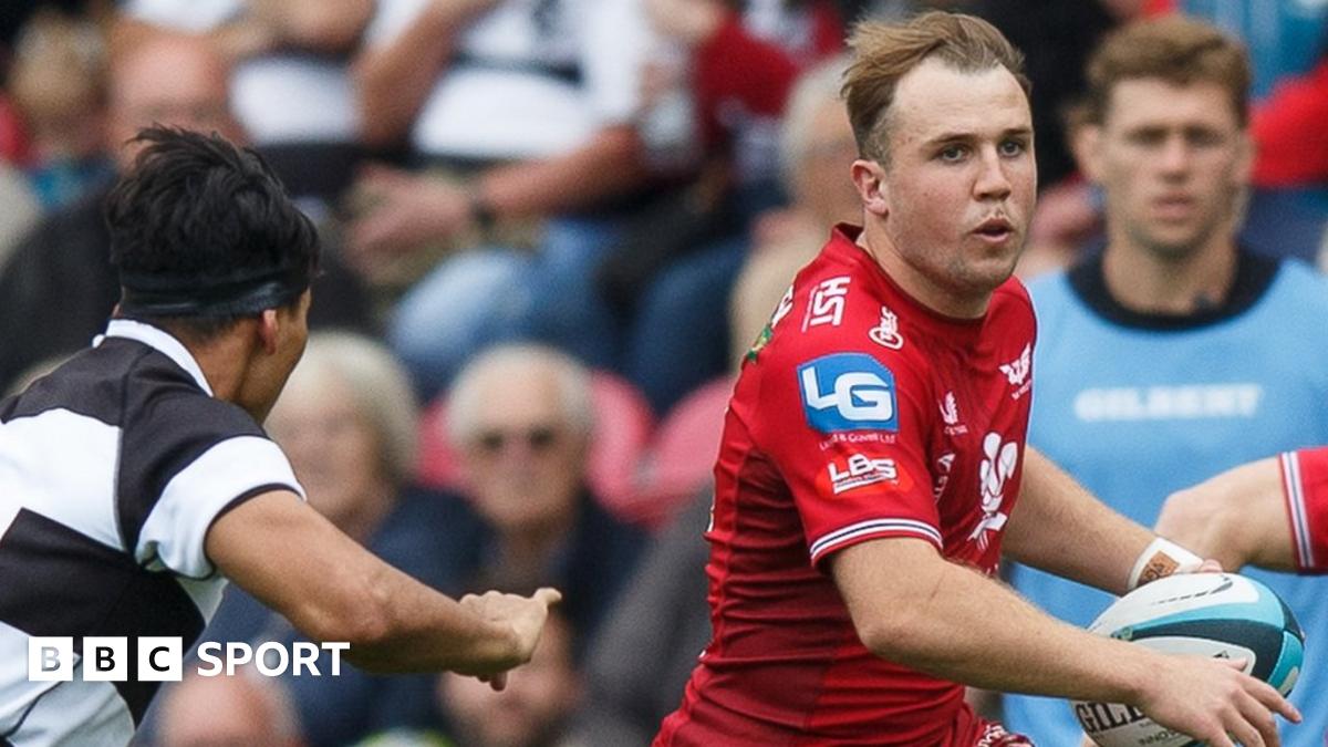 Phil Bennett memorial match: Scarlets 33-19 Barbarians - BBC Sport