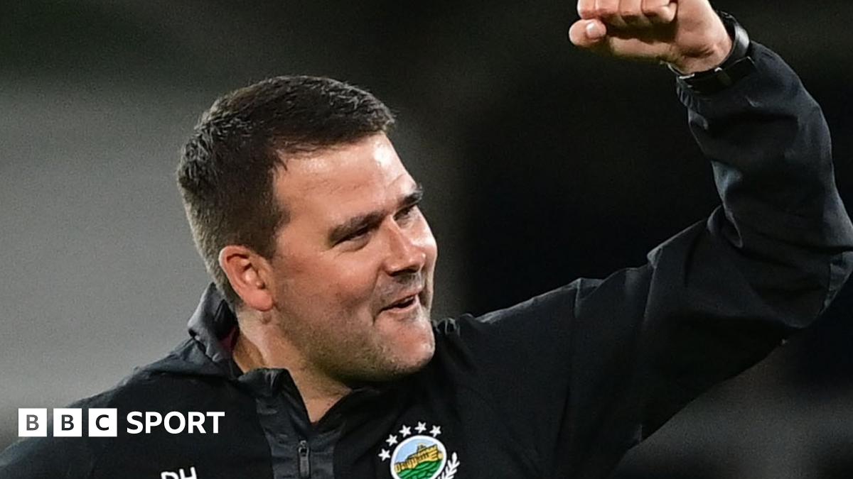 David Healy: Linfield boss agrees new Windsor Park contract - BBC Sport
