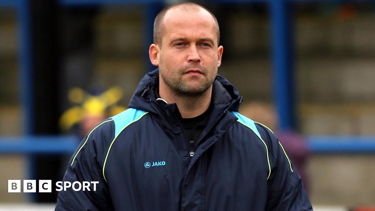 Kevin Nicholson: Torquay United boss livid at referee after Eastleigh ...