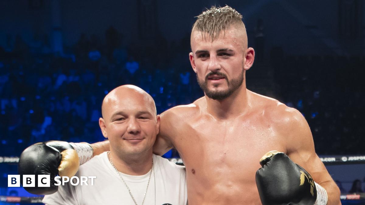 Kody Davies: Welsh boxing prospect signs with Frank Warren - BBC Sport