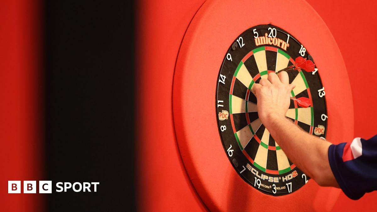 Lewis Williams and Jon Worsley secure PDC tour cards - BBC Sport