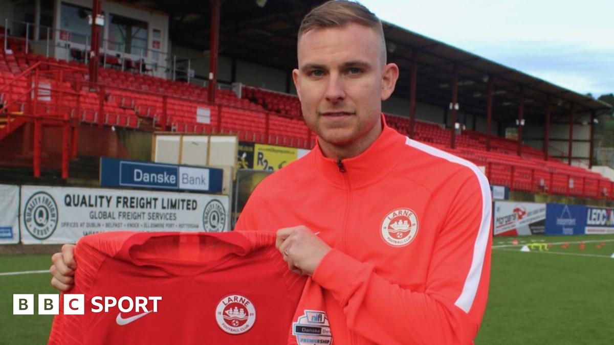Andrew Mitchell: Larne sign midfielder from Linfield - BBC Sport
