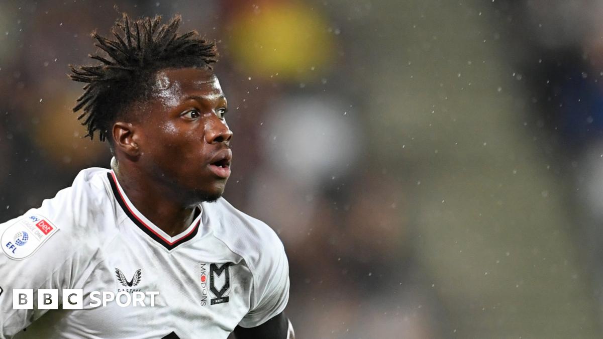 Daniel Oyegoke: Bradford City sign Brentford right-back on season-long ...