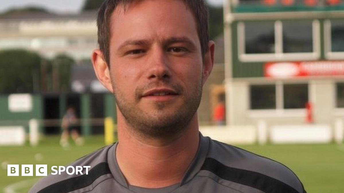 Aberystwyth Town manager Ian Hughes steps down - BBC Sport