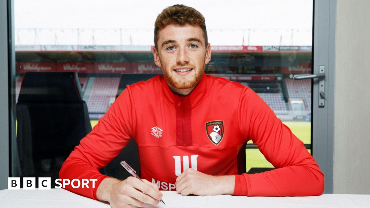 Bournemouth goalkeeper Mark Travers signs new five-year deal - BBC Sport