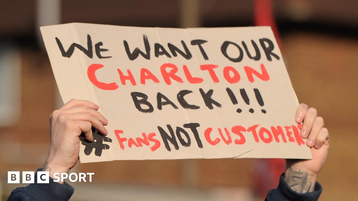 Charlton Athletic: CARD hand out free scarves to celebrate Roland ...