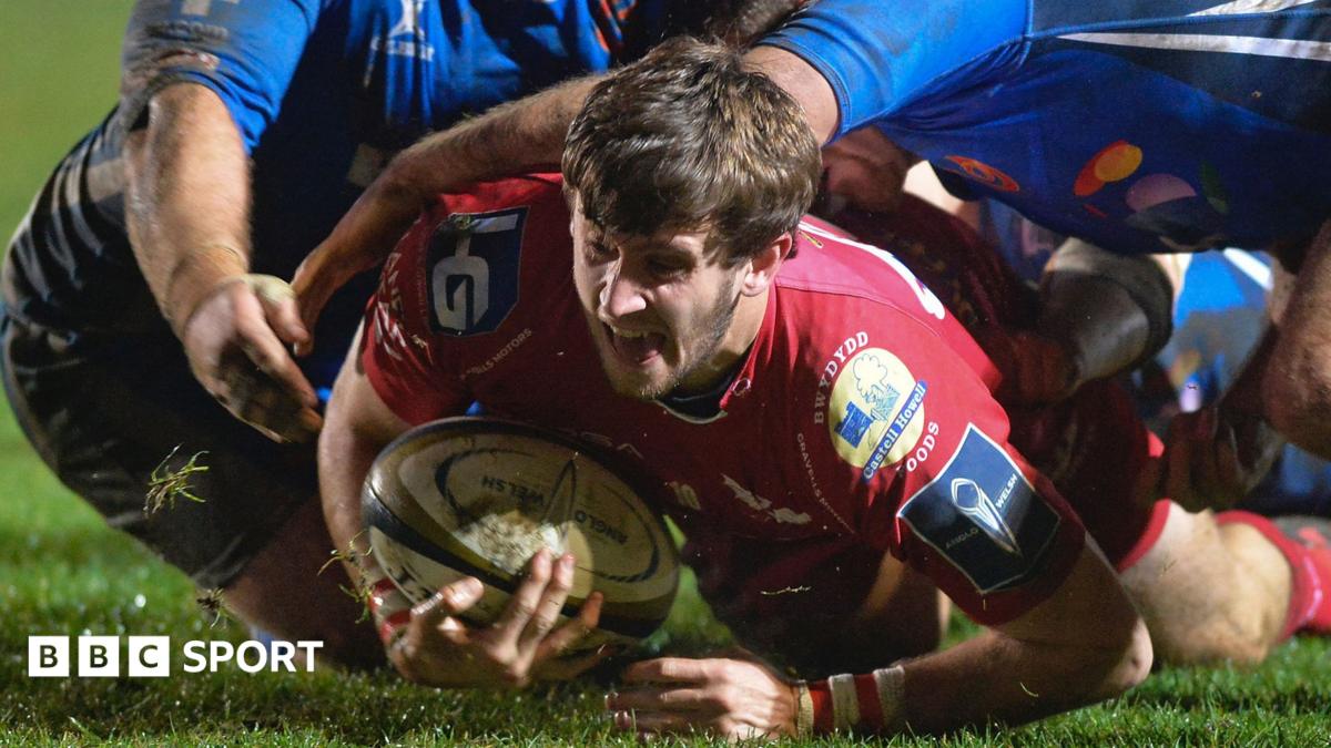Pro12: Dan Jones signs Scarlets contract extension 'for next few years ...