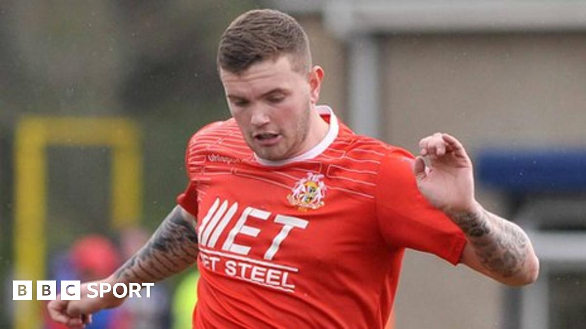 Ronnie McFall insists Darren Murray will remain at Portadown - BBC Sport