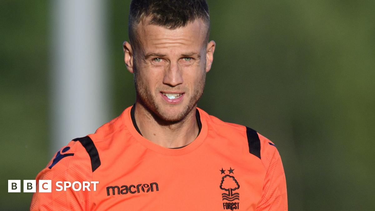 Luke Steele: Millwall sign Nottingham Forest goalkeeper on loan - BBC Sport