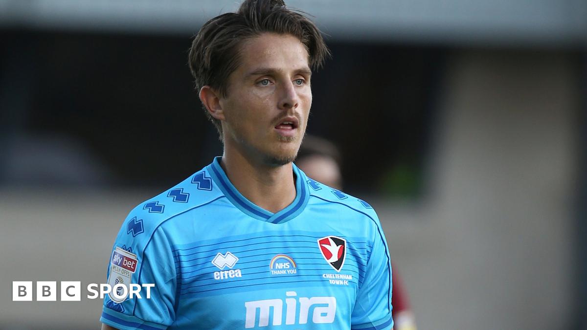 Tom Nichols: Crawley Town sign former Bristol Rovers striker - BBC Sport