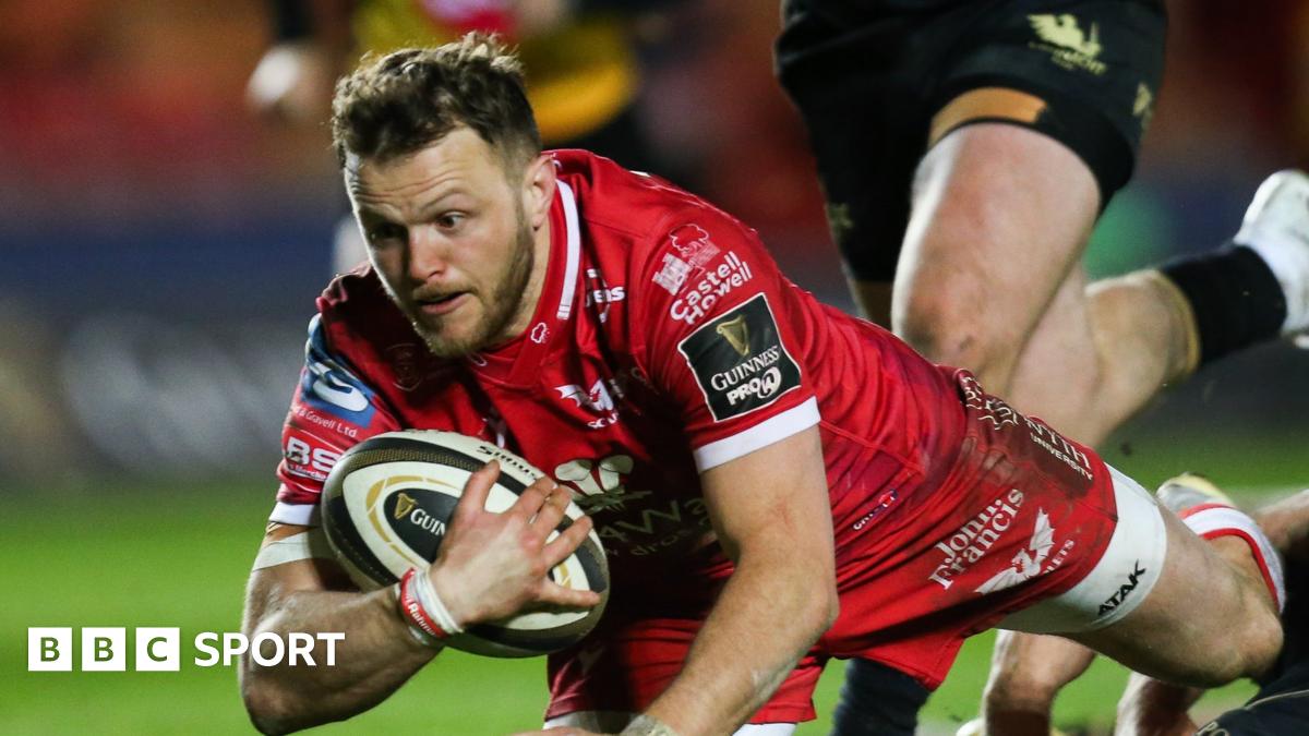 Steff Hughes: Scarlets vice-captain signs new contract - BBC Sport