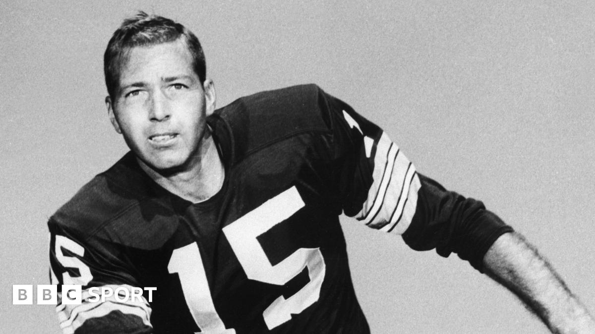 Bart Starr: Former Green Bay Packers quarterback dies at 85 - BBC Sport