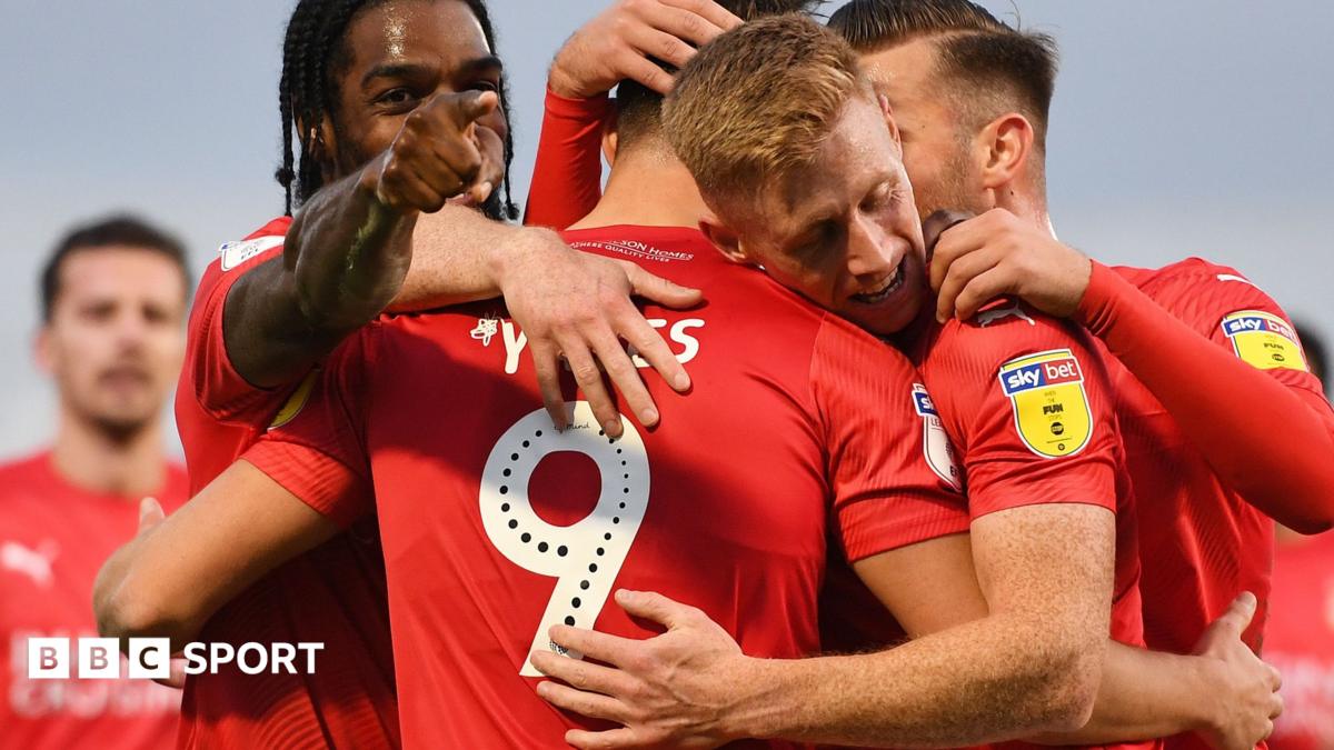 Swindon Town 3-1 Grimsby Town - BBC Sport