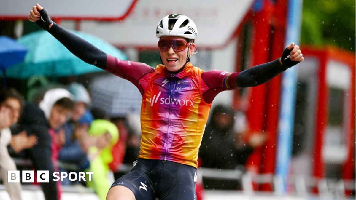 Itzulia Women: Demi Vollering wins stage one, Marlen Reusser second - BBC Sport