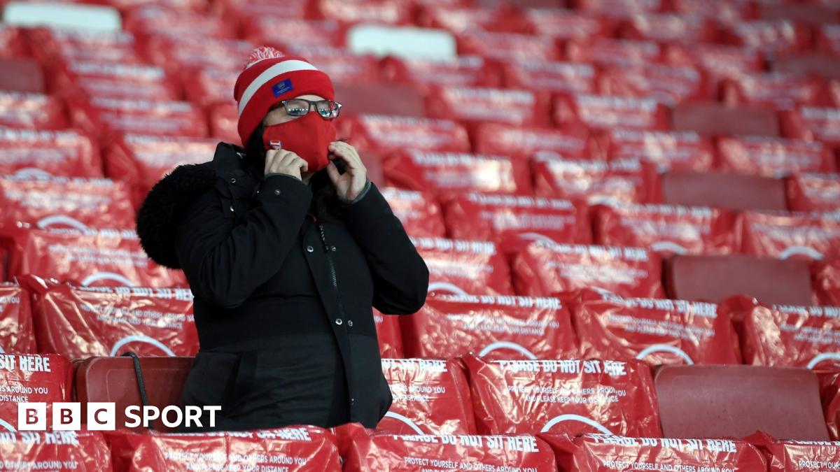 Premier League makes face masks mandatory for returning fans - BBC Sport