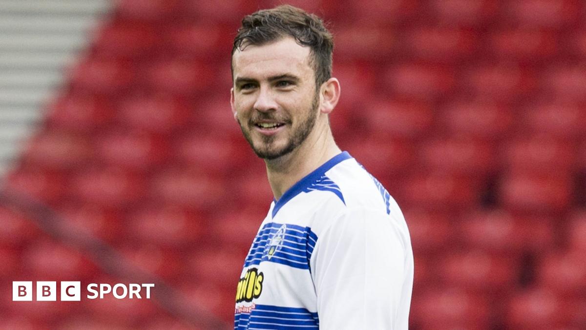 Gavin Gunning: Greenock Morton defender signs for Grimsby Town - BBC Sport