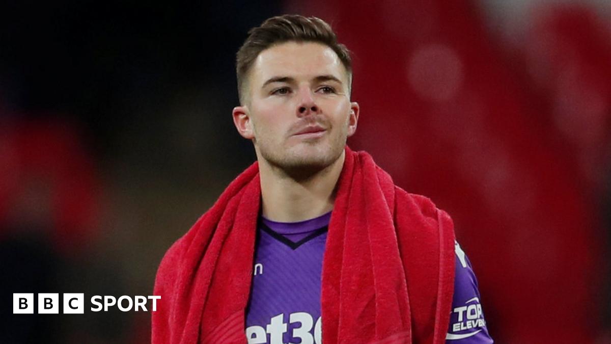 Stoke City: Players confronted by angry fans after loss - BBC Sport