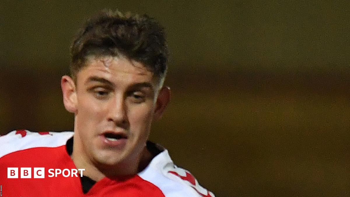 Harrison Biggins: Barrow sign Fleetwood Town midfielder on season-long ...