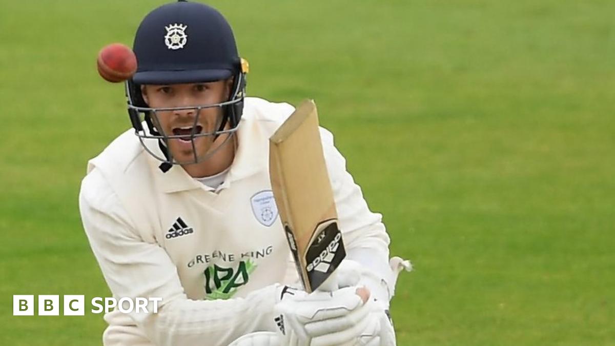 Lewis McManus: Hampshire wicketkeeper signs contract extension until ...