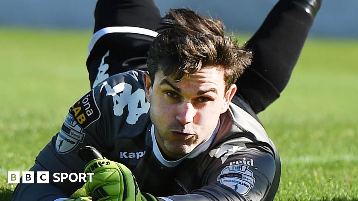 Goalkeeper Elliott Morris extends contract with Glentoran - BBC Sport